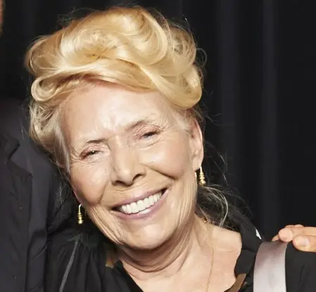 Top 5 July 26: #3 Legend Joni Mitchell Back on Stage After Close Call ...