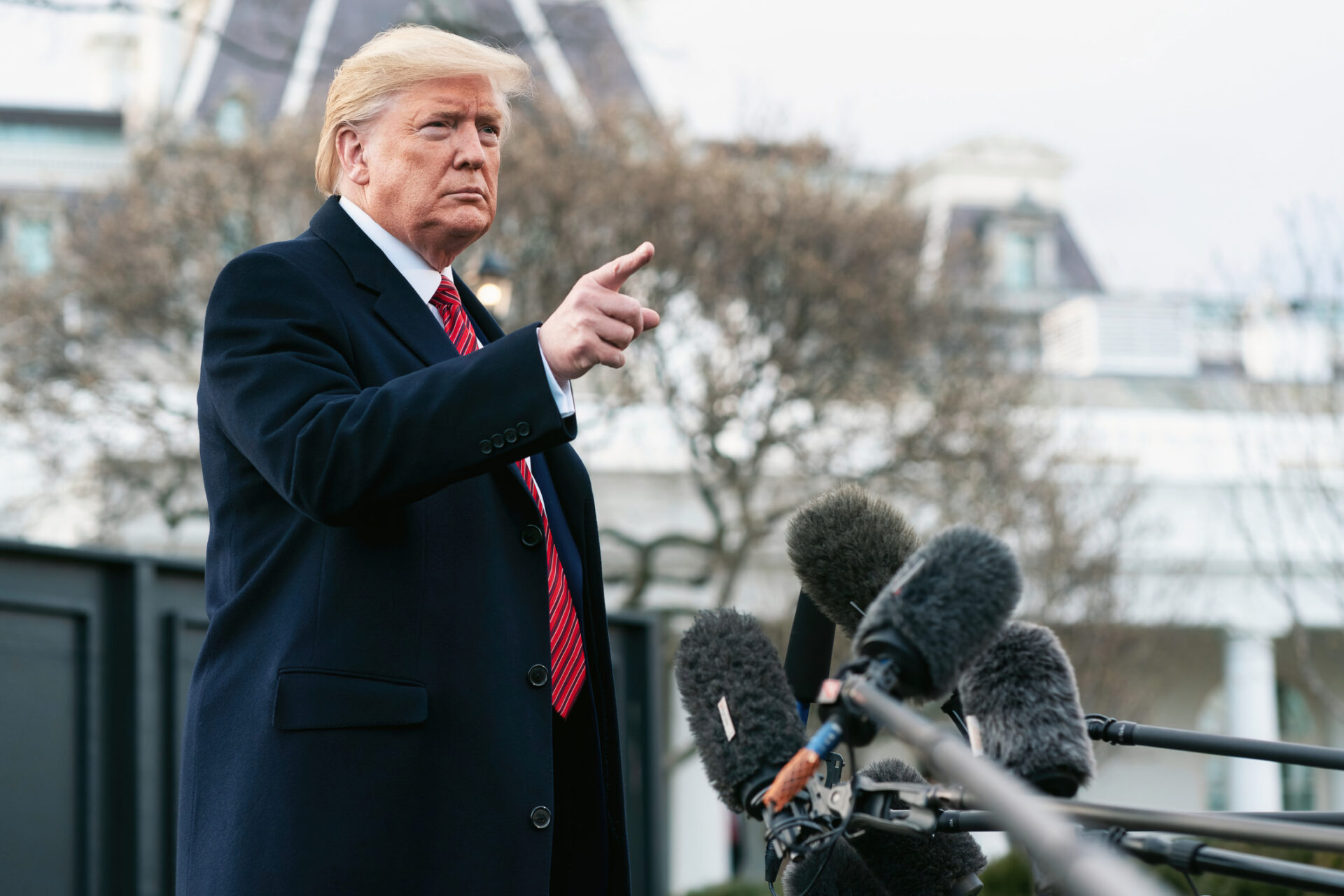Trump Drops Explosive Threat on Military Leaders | Headline Reporter