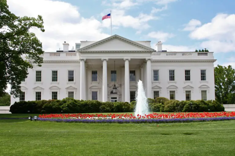 Trump’s Birthday Party Resembled a Family Reunion | Headline Reporter