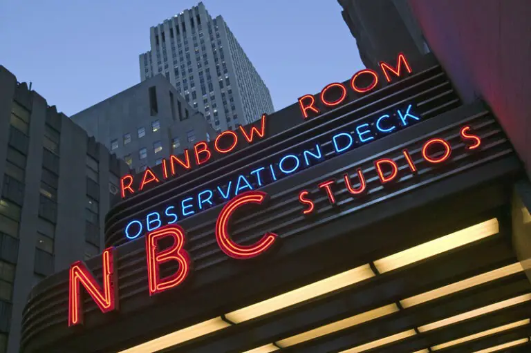 NBC Comedy Legend Dies Suddenly at 52 | Headline Reporter